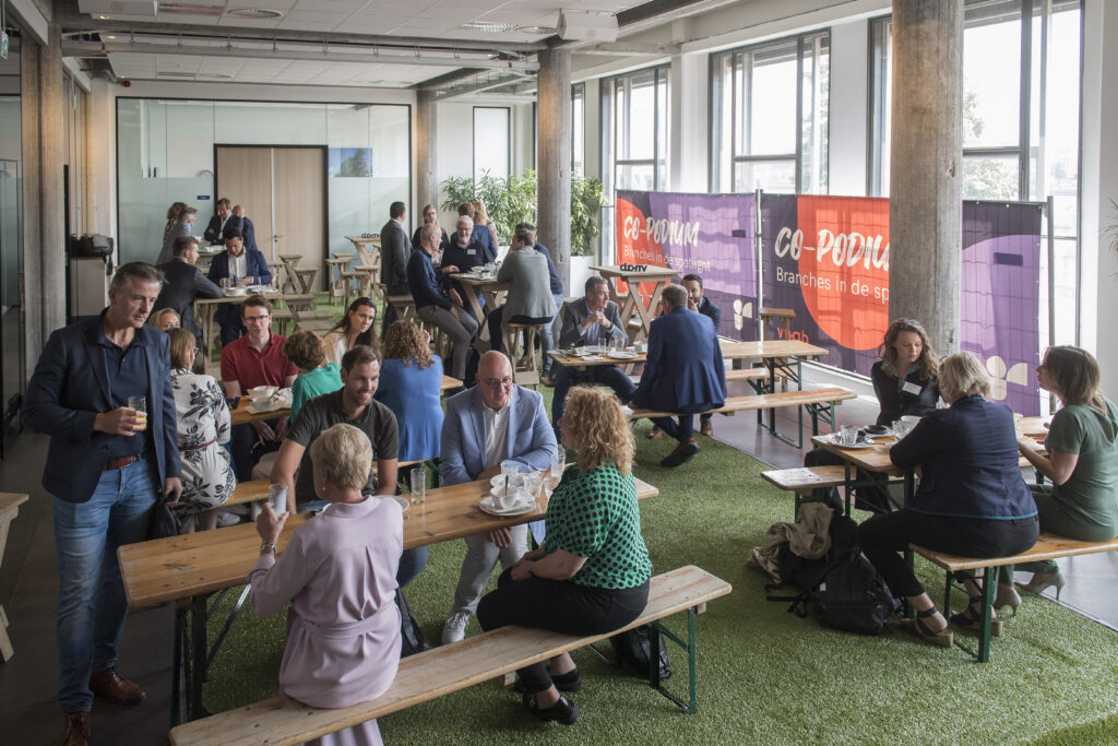 Nieuws: Allereerste VNAB co-podium zet branches in de spotlight